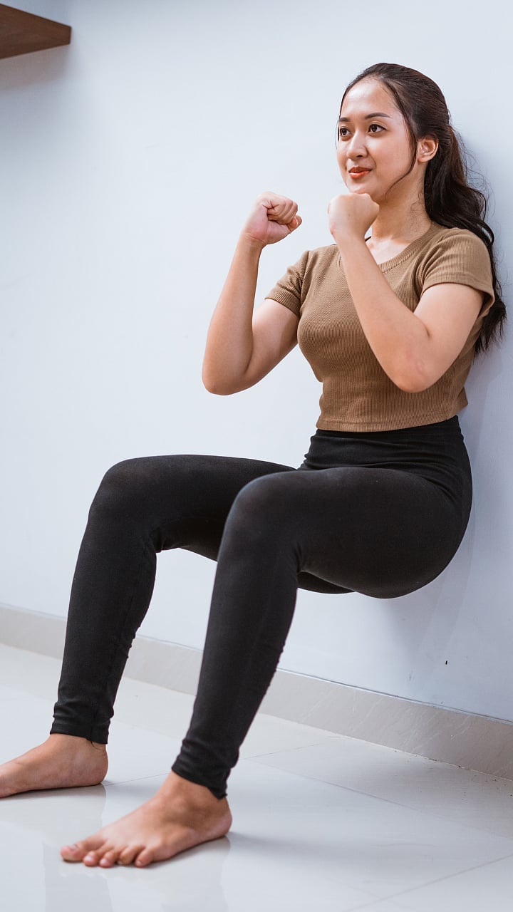 Gym Tips: पावसाळ्यात जिम नाही, चालणं शक्य होत नाहीय? घरच्या घरी करा 'हे ...