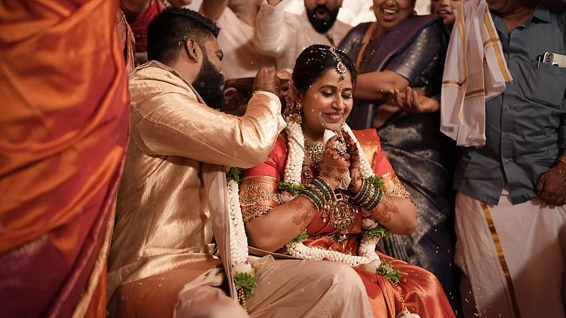 Kannada Anchor Anushree Marries Businessman Roshan in a Grand Bengaluru ...