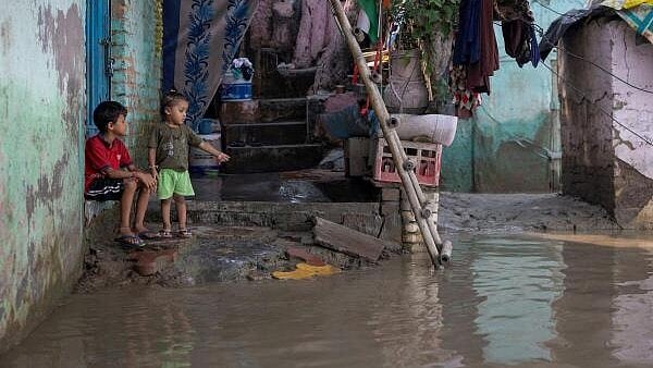 Heavy rains lash Delhi-NCR; Gurugram schools, offices go online as IMD ...