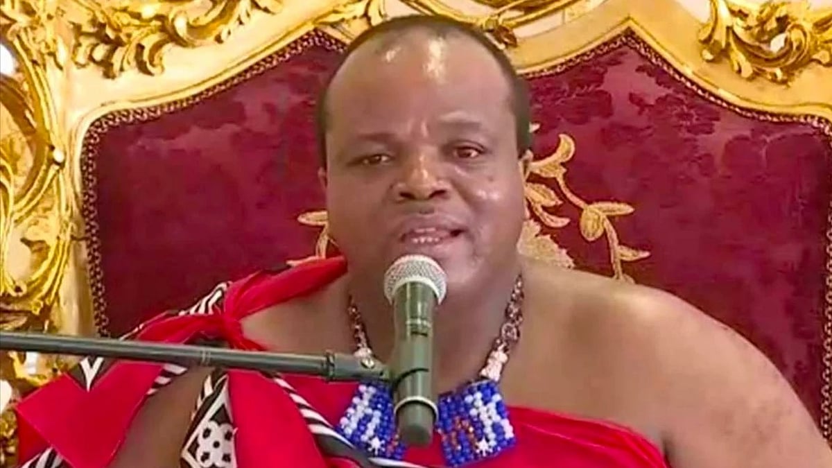 Swaziland King Video: King Mswati's Airport Arrival Debates