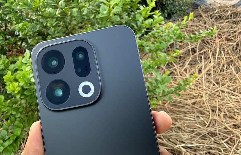 Premium camera smartphones: Top models of 2025