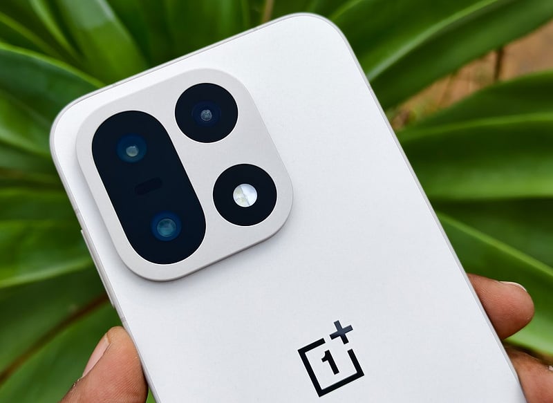 OnePlus 15 Review: Premium Design & Power