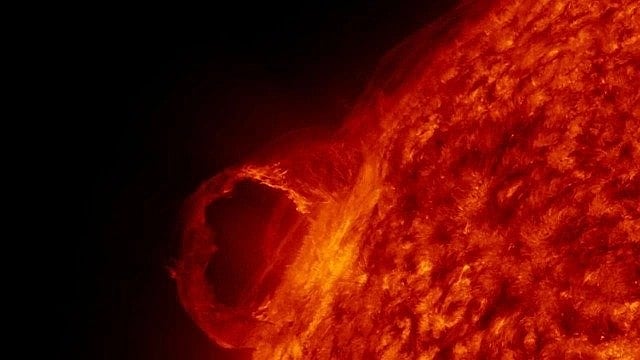 The Sun’s activity cycle is reaching its peak early: Knowing why could ...