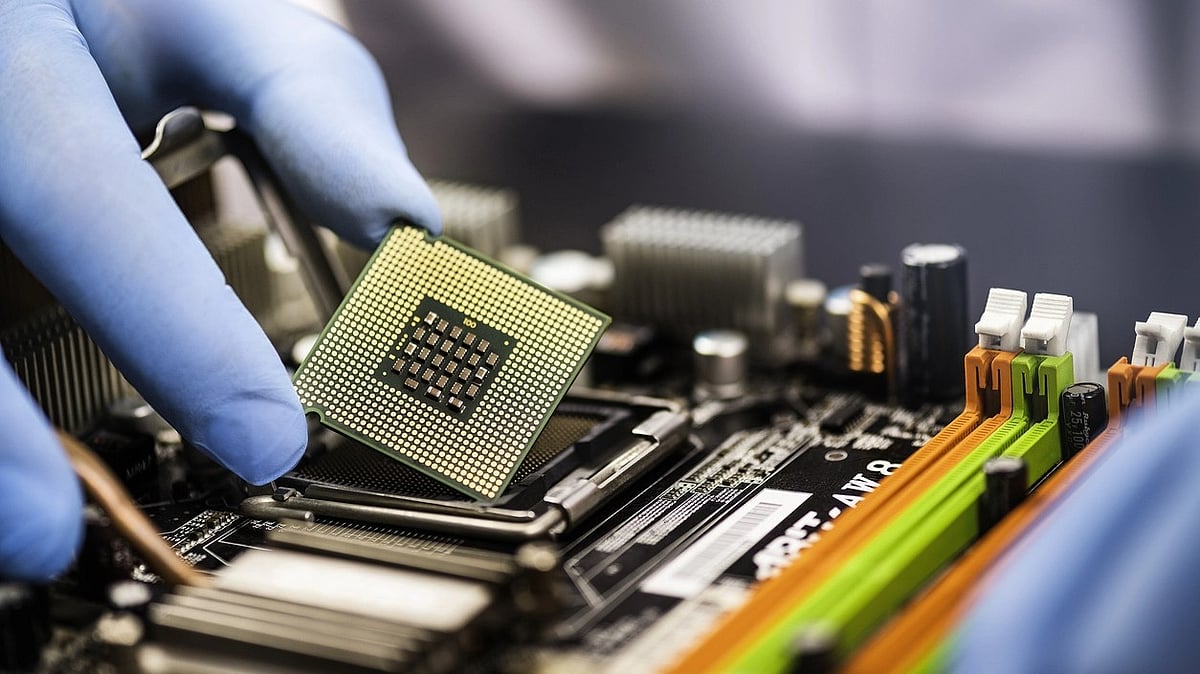 Semiconductor Jobs Dip: GCC Hiring Falls 15% in FY25 Amid Geopolitical ...