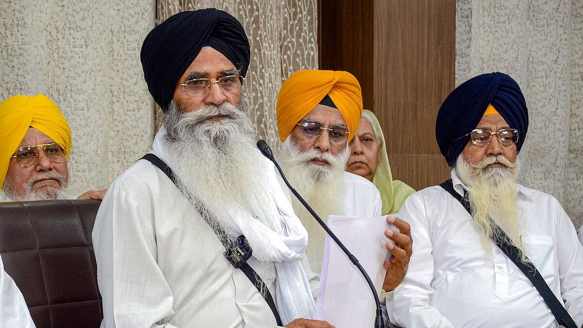 SGPC chief serves 'punishment' at Golden Temple on Akal Takht's orders