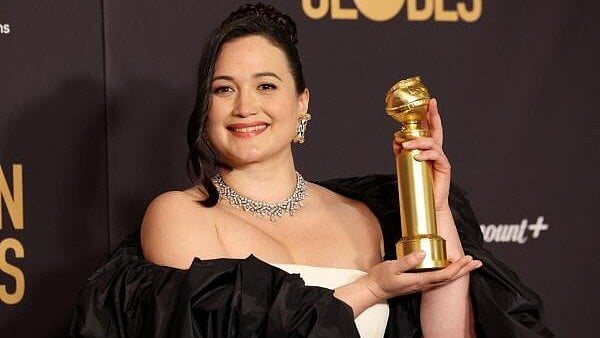 Lily Gladstone Becomes First Indigenous Person to Win a Golden Globe ...