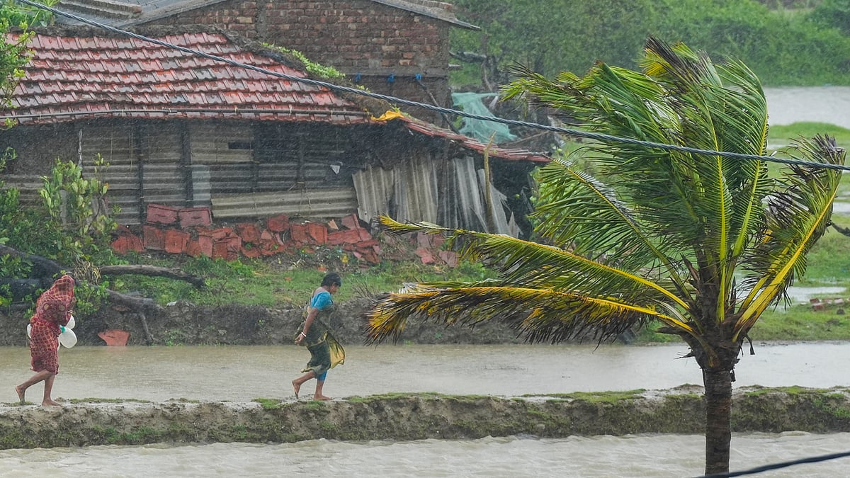 Cyclone Remal hits Bengal hard, heavy downpour to continue
