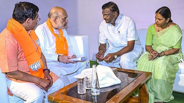 Lok Sabha Elections 2024: Amit Shah meets slain Neha Hiremath's parents ...