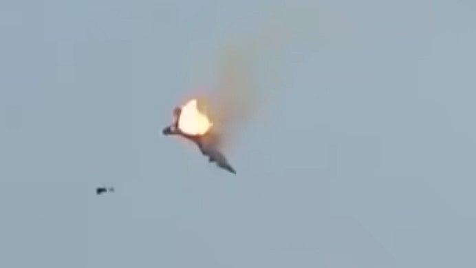 Watch | Fighter jet crashes after pilots aim 'Top Gun' like stunt in ...