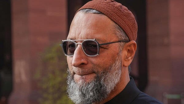 Lok Sabha Elections 2024 news: AIMIM chief Asaduddin Owaisi leads in ...