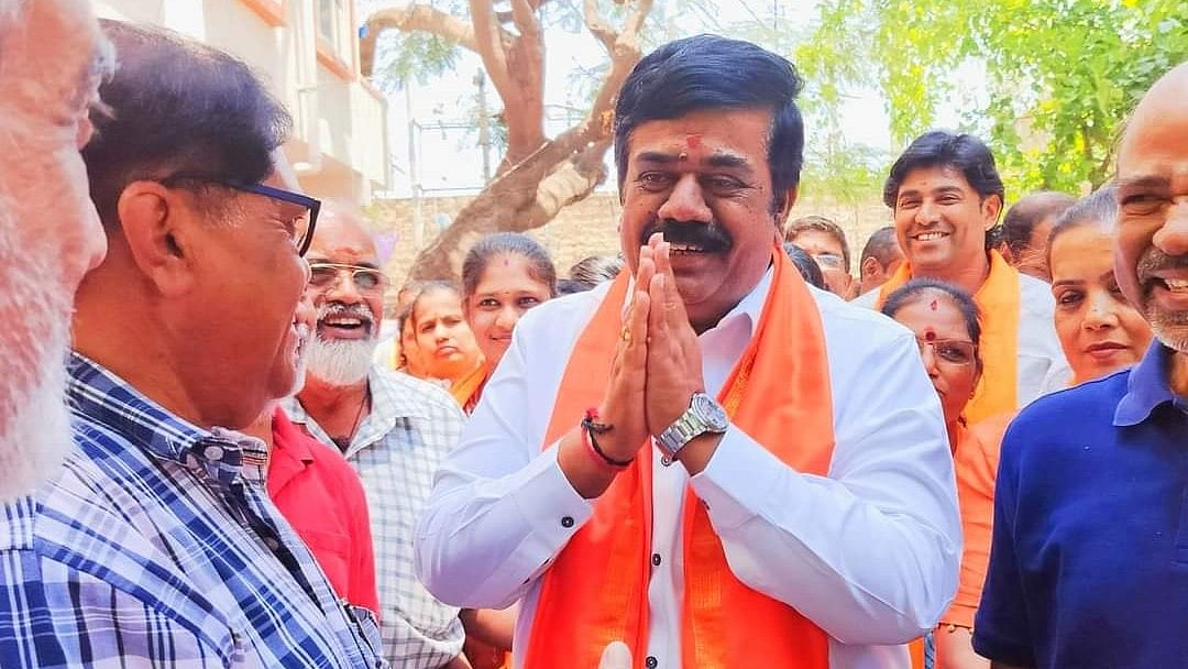 C V Raman Nagar MLA S Raghu inspects Kaggadasapura lake