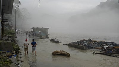 New dam, old warnings