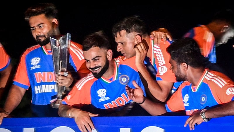 Team India's open-top bus parade draws massive crowd at Marine Drive