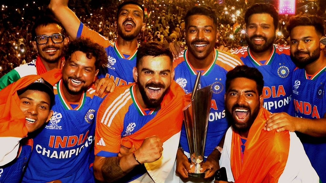 Team India's open-top bus parade draws massive crowd at Marine Drive