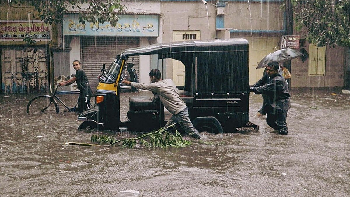 Heavy rains pound Navsari and Valsad districts in Gujarat, rivers in ...