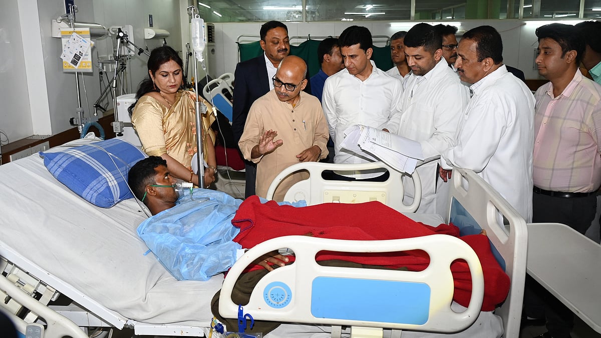 Minister inspects Bowring Hospital, visits dengue ward