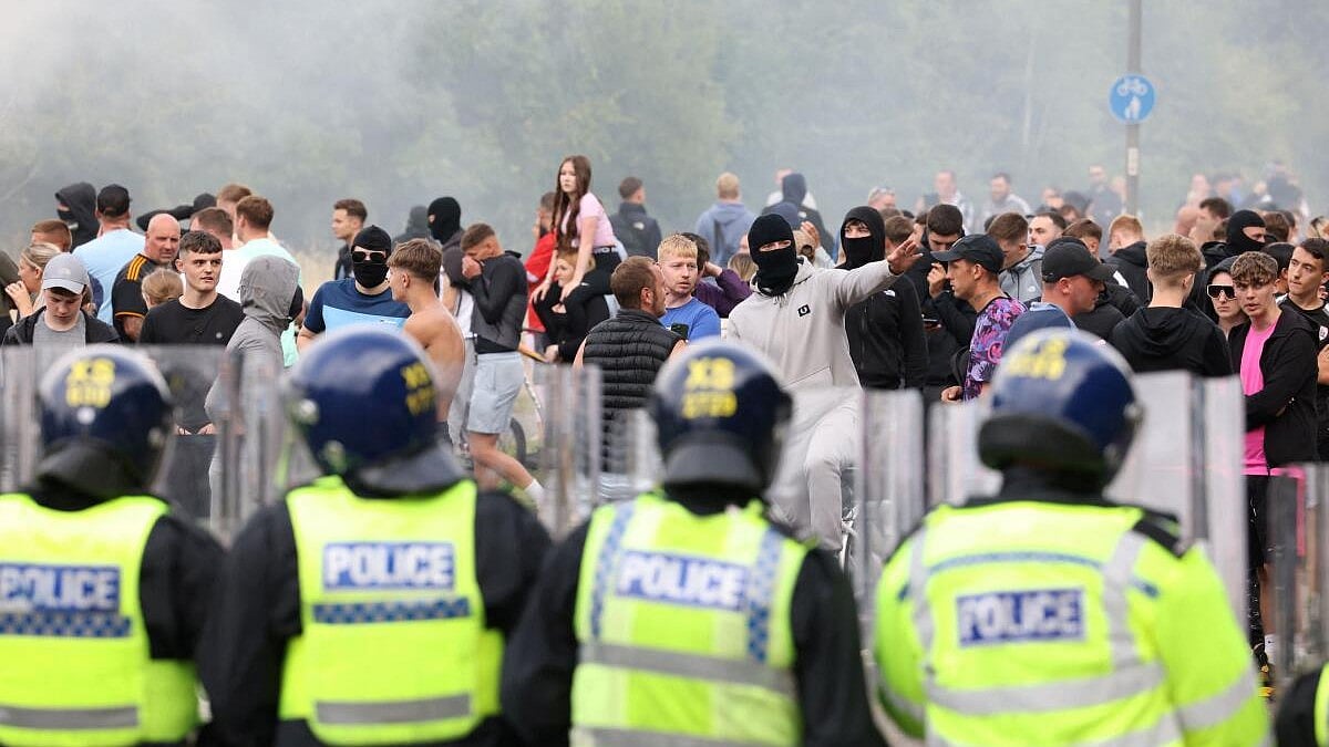 British police brace for anti-Muslim riots and counter protests