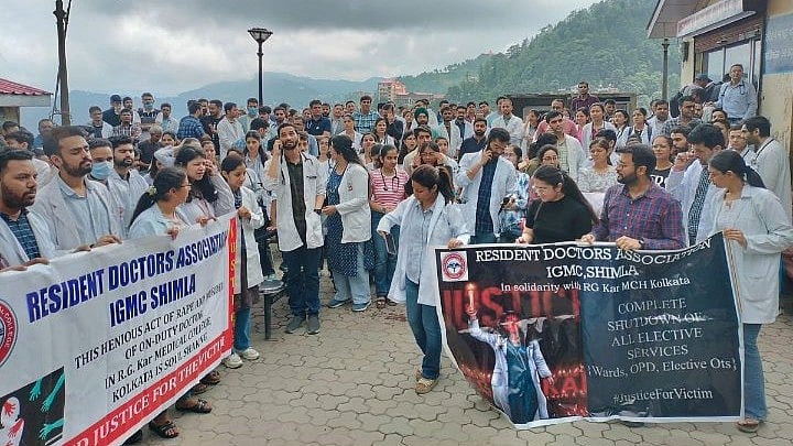 Kolkata doctor rape-murder case: Midnight candle march taken out in ...
