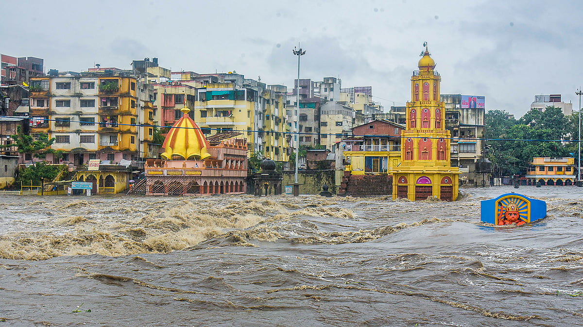Nashik news: Godavari in spate, residents along its banks in Nashik ...