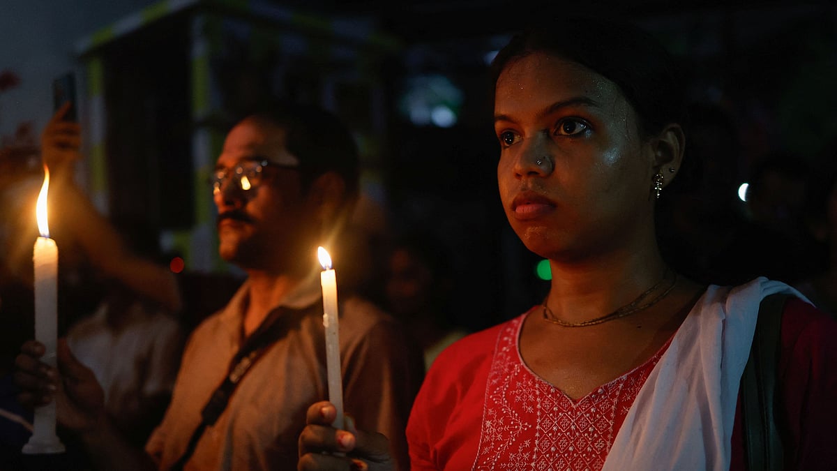 Kolkata rape-murder case: With torches and national flag, protesters ...