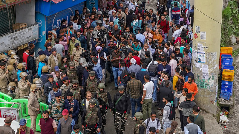 Shimla mosque protest: Tension erupts as protesters breach barricades ...
