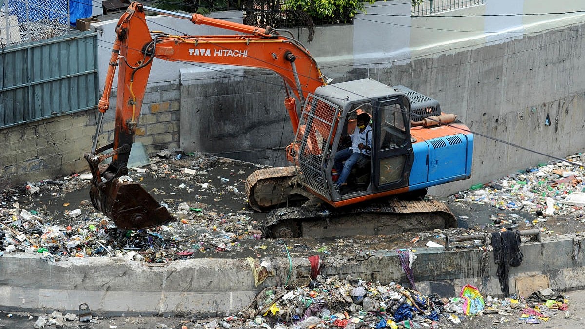 'Strange' that MCD did not file its response for clogged south Delhi ...