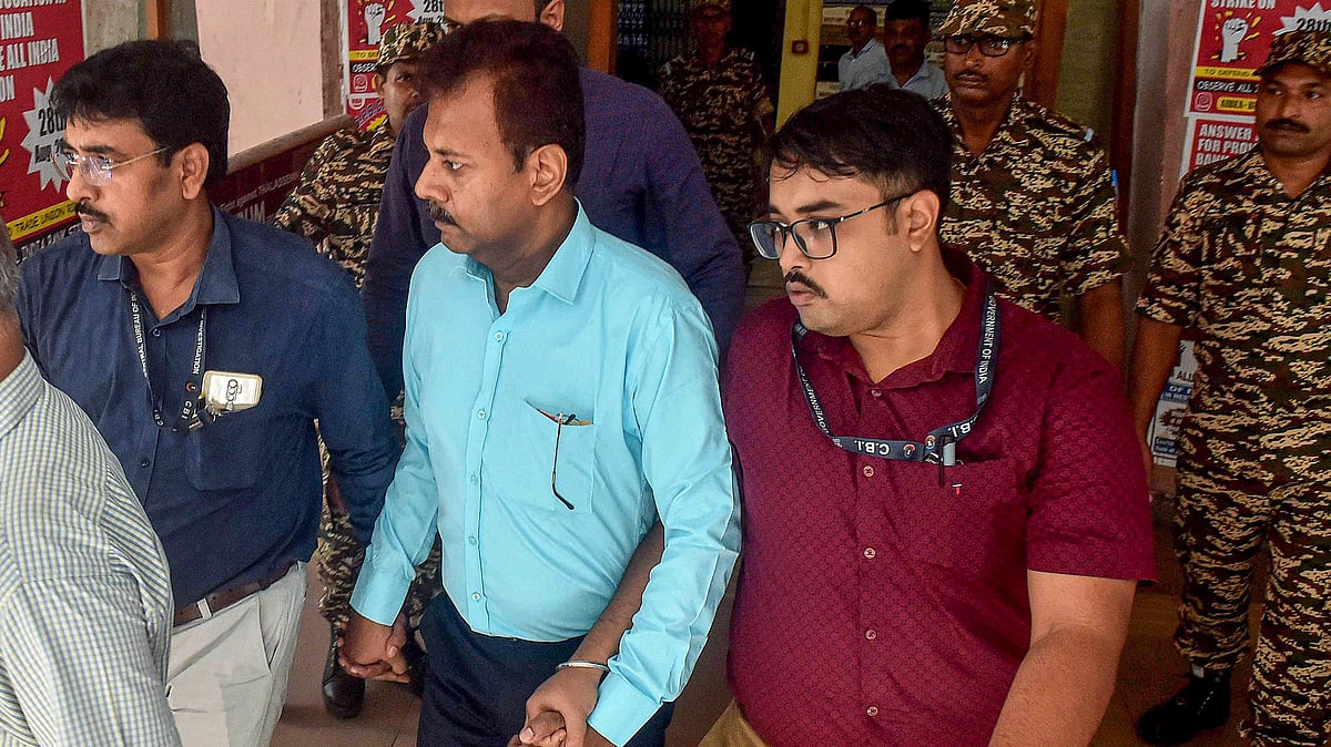 CBI interrogates ex-RG Kar principal Sandip Ghosh, Kolkata cop Abhijit ...