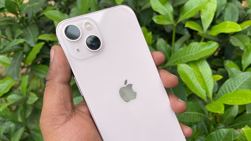 iPhone 13 Price Drop: Lowest Amazon Deal This Year. Apple iPhone 13 ...