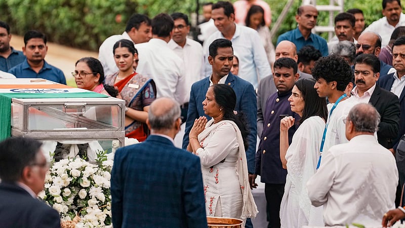 Ratan Tata Funeral: Hundreds of people pay last respect to legendary ...