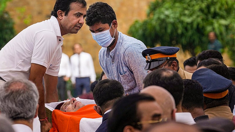 Ratan Tata Funeral: Hundreds of people pay last respect to legendary ...