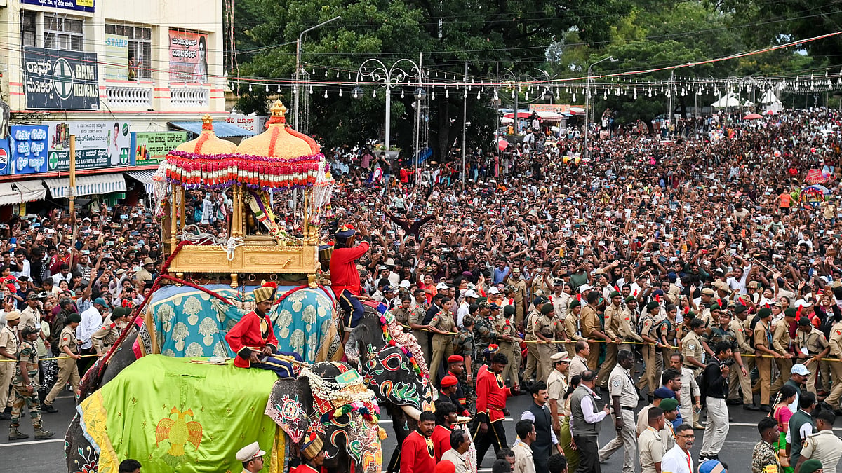 81 folk cultural troupes & 51 tableaux add colour, vigor to Mysuru ...