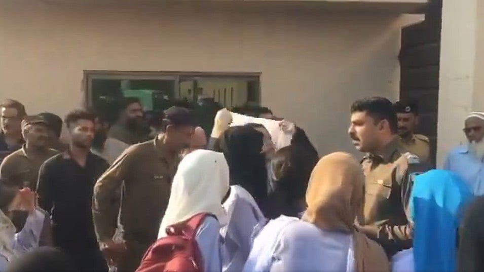 Lahore college protest: 28 students injured in clashes with police over ...