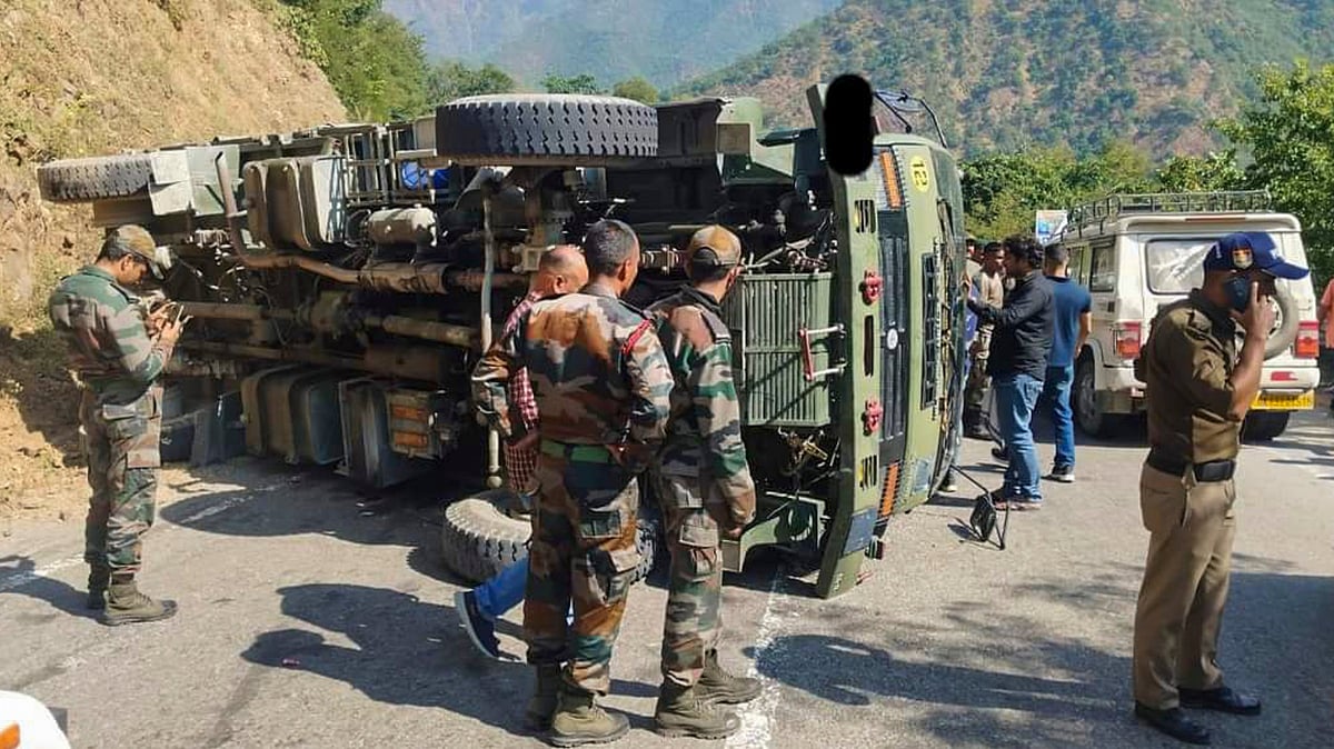 Army vehicle skids off road in Jammu and Kashmir's Kulgam; 1 soldier ...