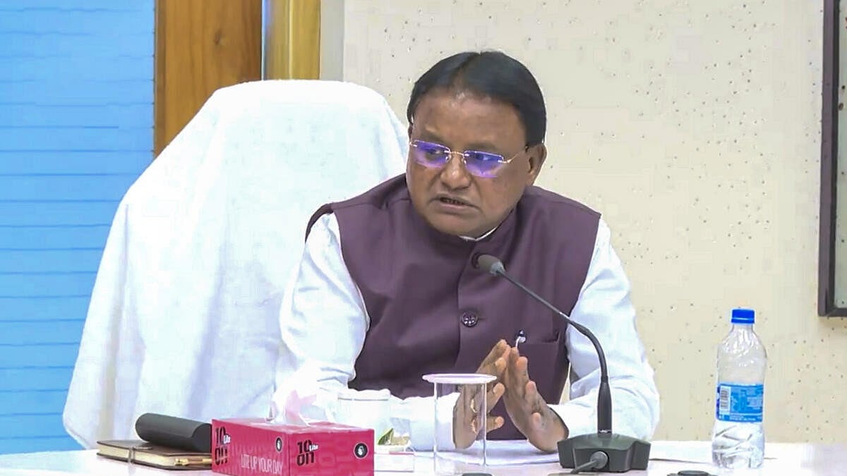 Odisha CM undertakes aerial survey of cyclone-hit areas