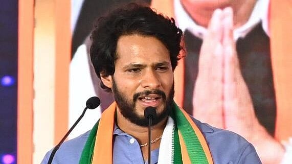 H D Deve Gowda hints at Nikhil Kumaraswamy taking over as JD(S ...