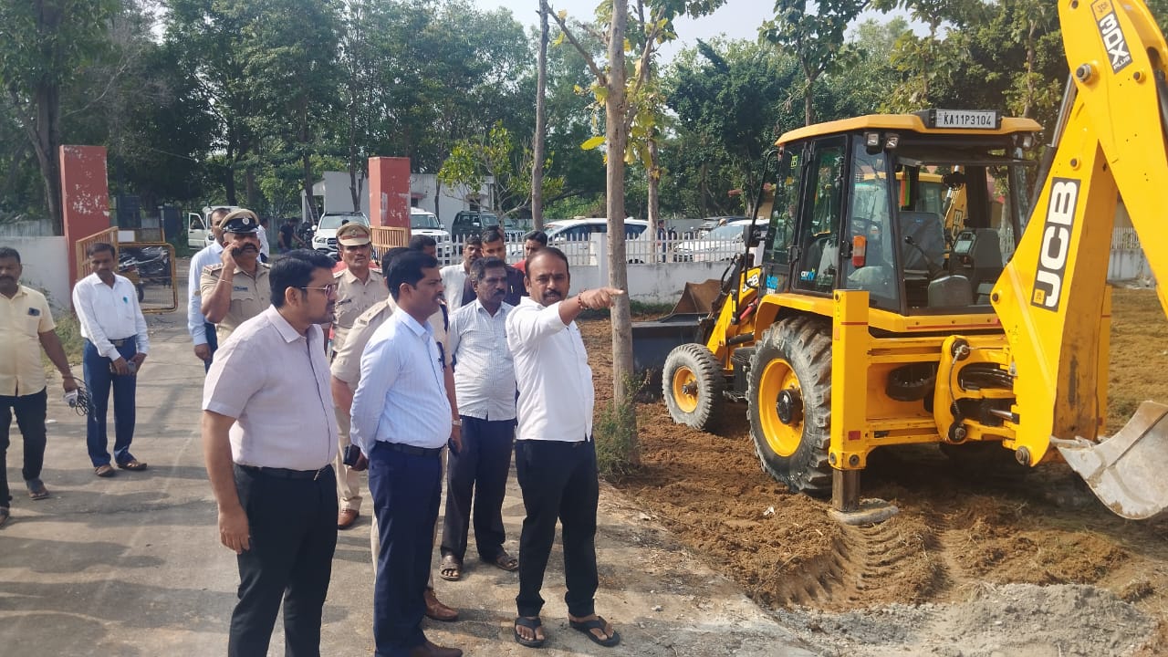 Pall of gloom at Somanahalli, native of S M Krishna; arrangements made ...