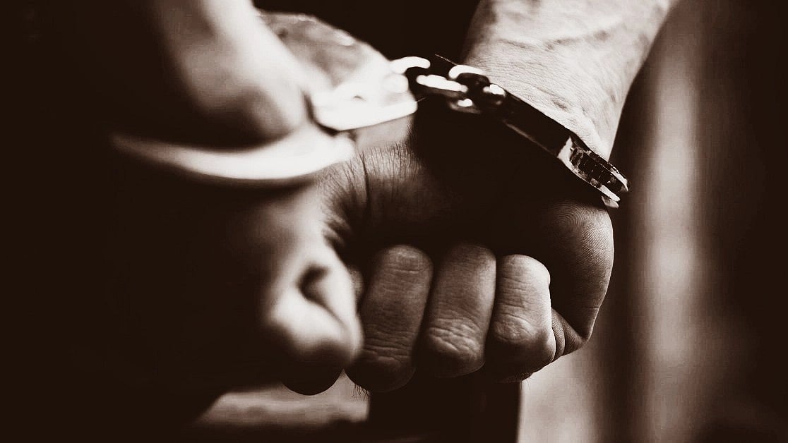 Goa: Accused in land grabbing cases escapes police custody with cop's help