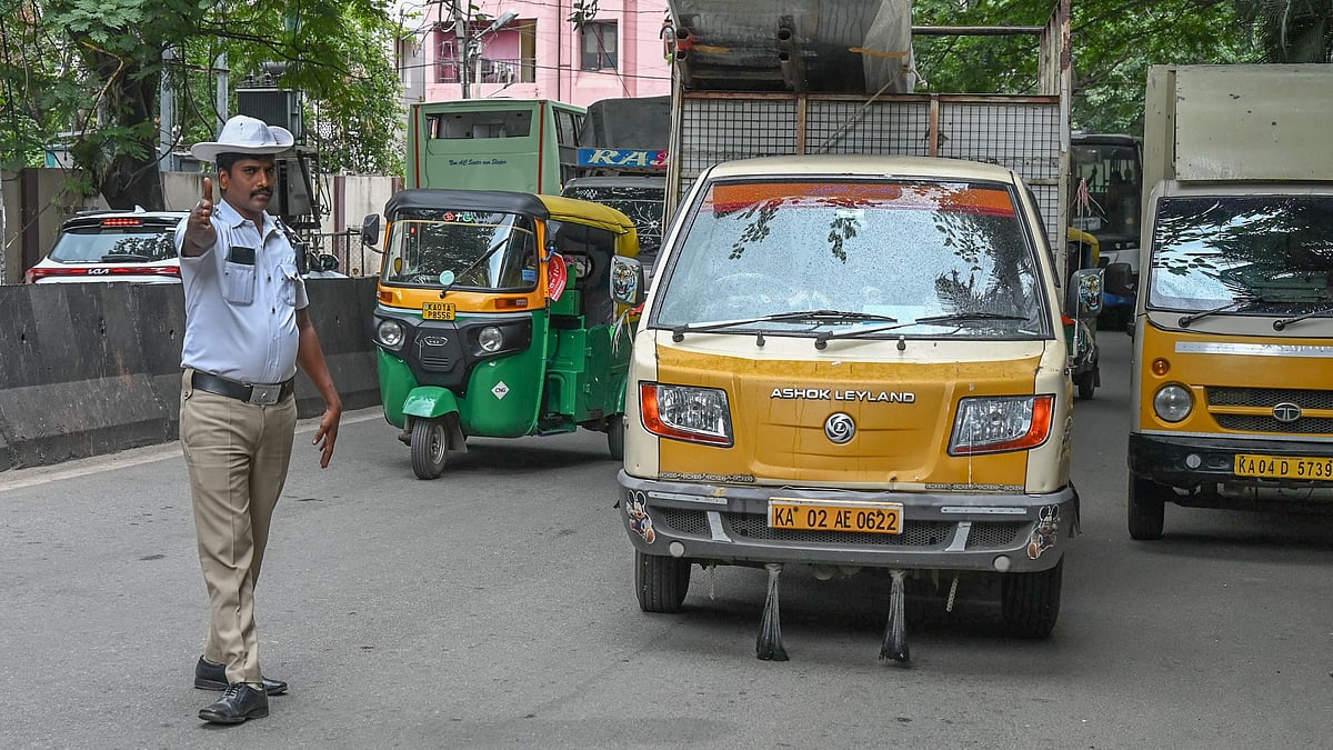 Traffic Violation Karnataka: Driver booked for assaulting traffic cop ...