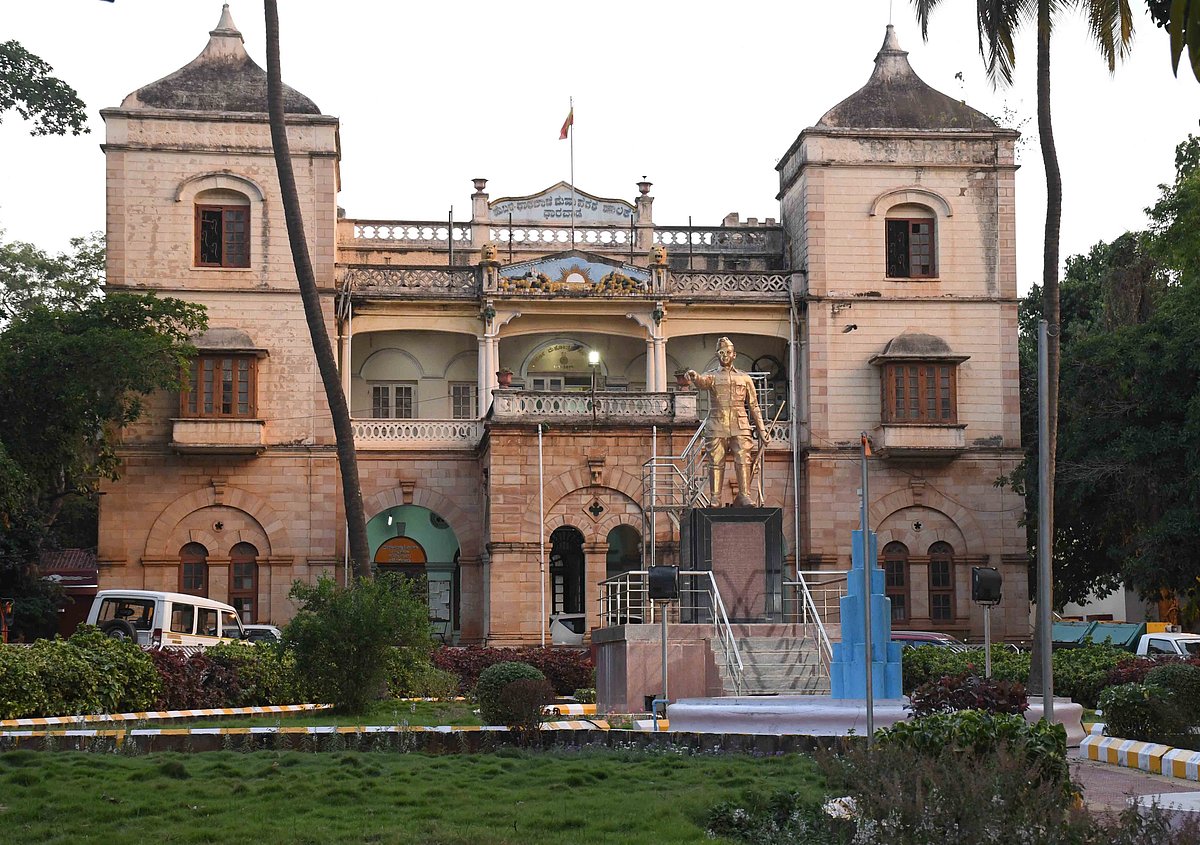 Govt gifts city corporation to Dharwad