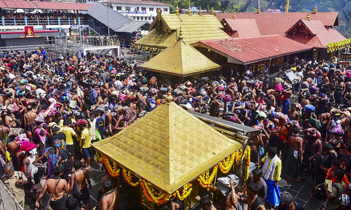 Thousands witness 'Makara Jyothi' at Sabarimala