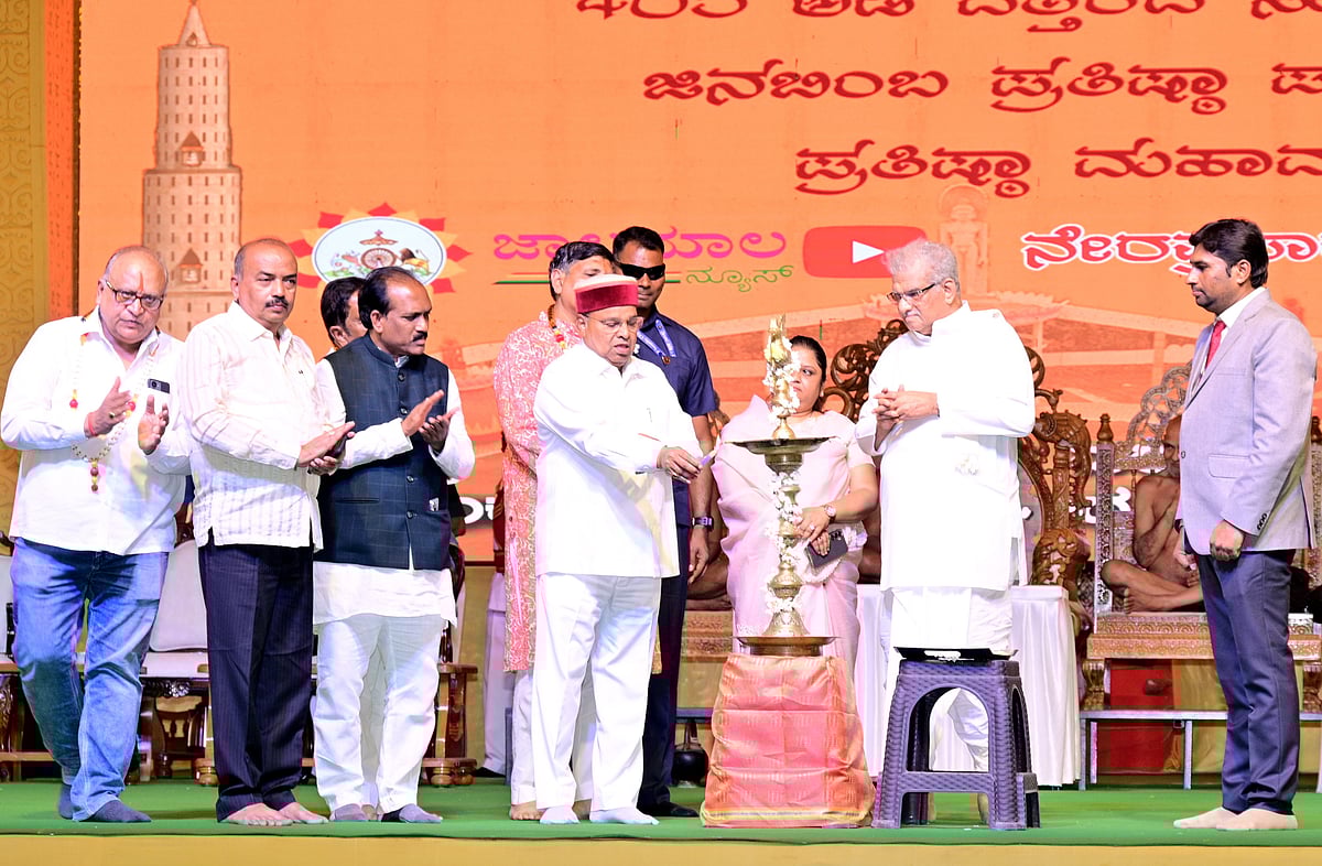 Guv calls for following noble values, nature protection