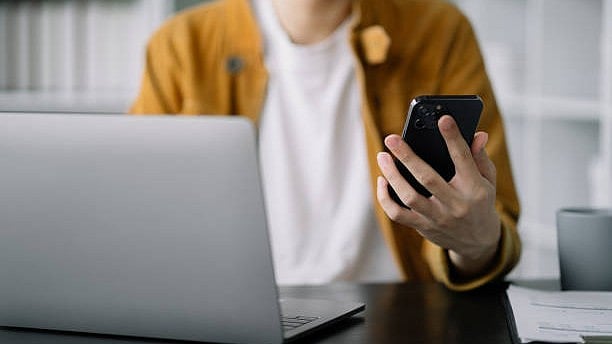 78% people struggle with communication due to excessive device use ...