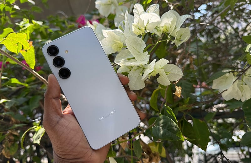 Samsung Galaxy S25 review: Mini premium phone with max power