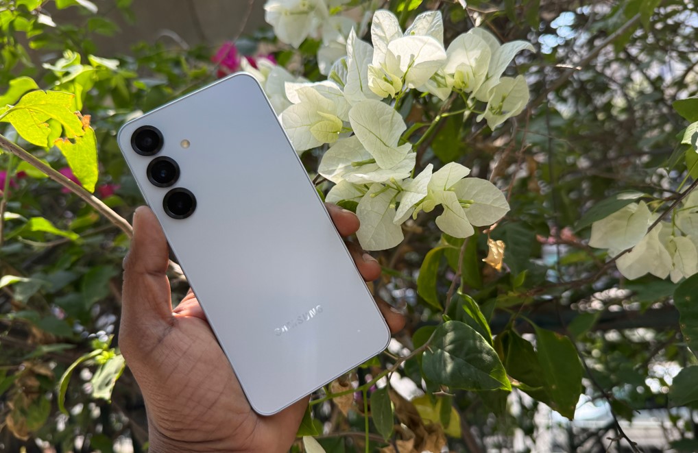 Samsung Galaxy S25 review: Mini premium phone with max power