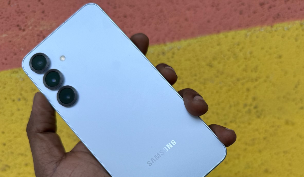 Samsung Galaxy S25 review: Mini premium phone with max power