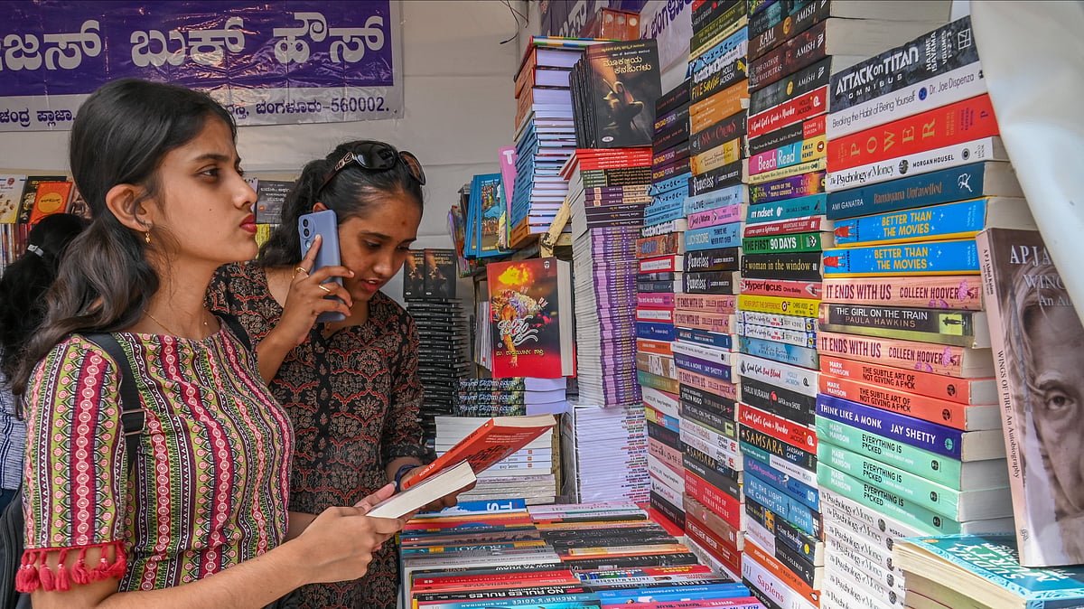 Book lovers throng Vidhana Soudha for their brush with literature