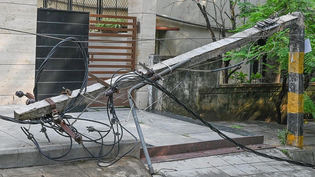 Toppling electric pole crushes two women to death in Bengaluru