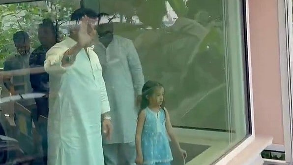 Salman Khan wishes fans on Eid through bulletproof glass