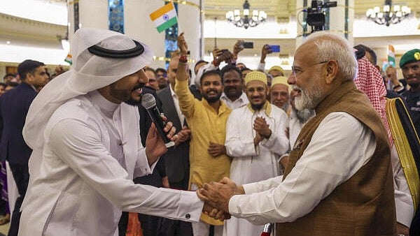 Saudi singer sings iconic Hindi patriotic song to welcome PM Modi