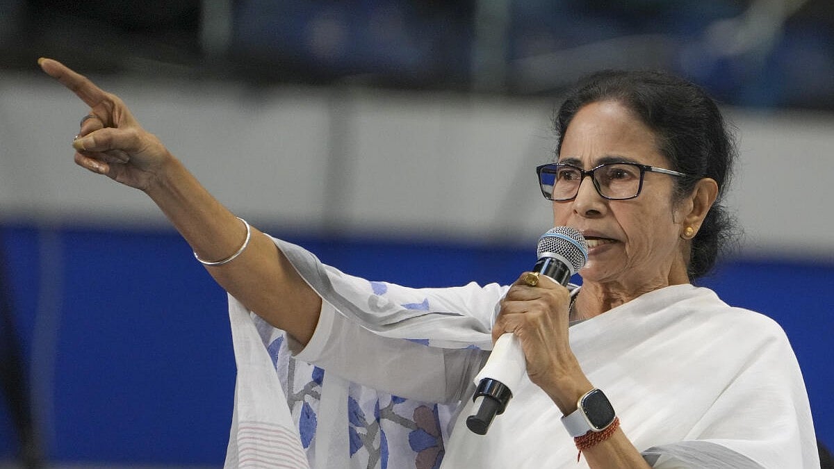 Mamata announces financial aid for protesting Group C, D non-teaching ...